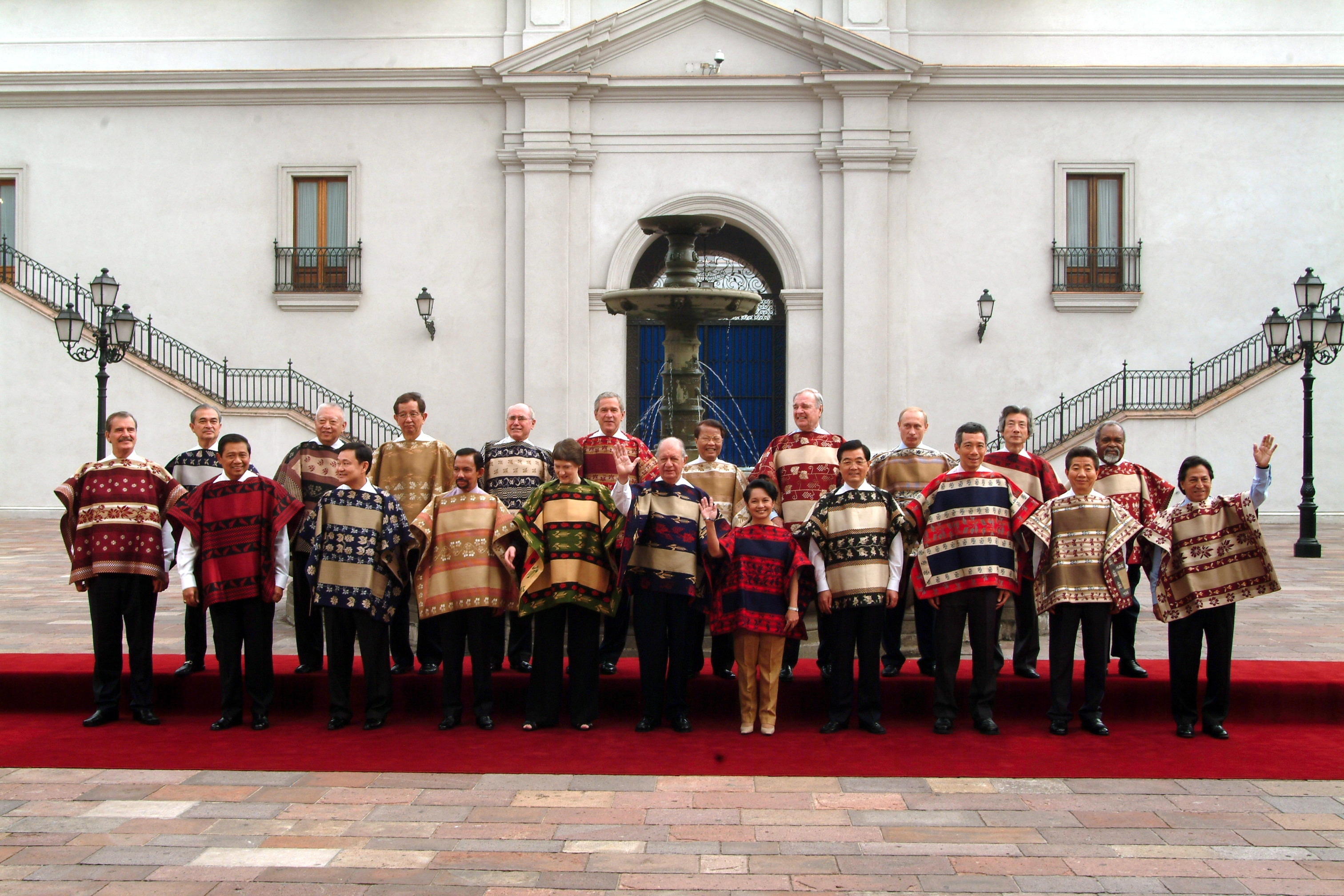 APEC Leaders' Official Photograph Wearing Traditional Chilean Chamantos ...